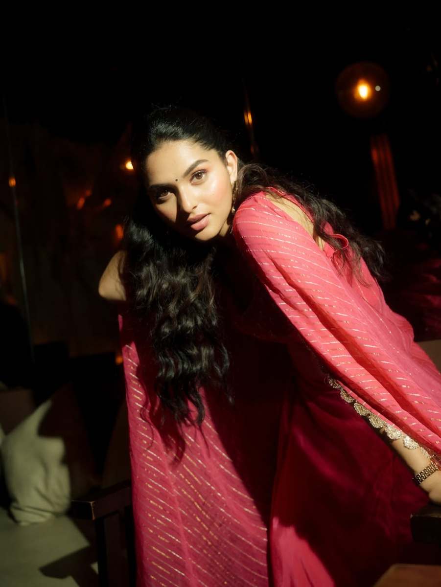 Kayadu Lohar Photos, Images & HD Gallery