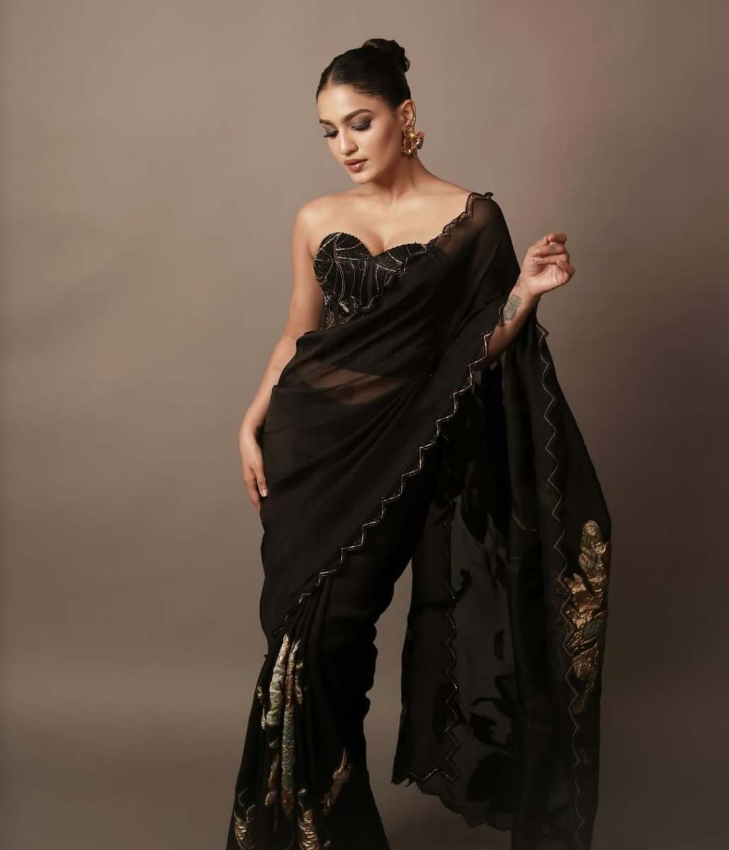 Saniya Iyappan Photos – Stunning Images & Latest Pictures