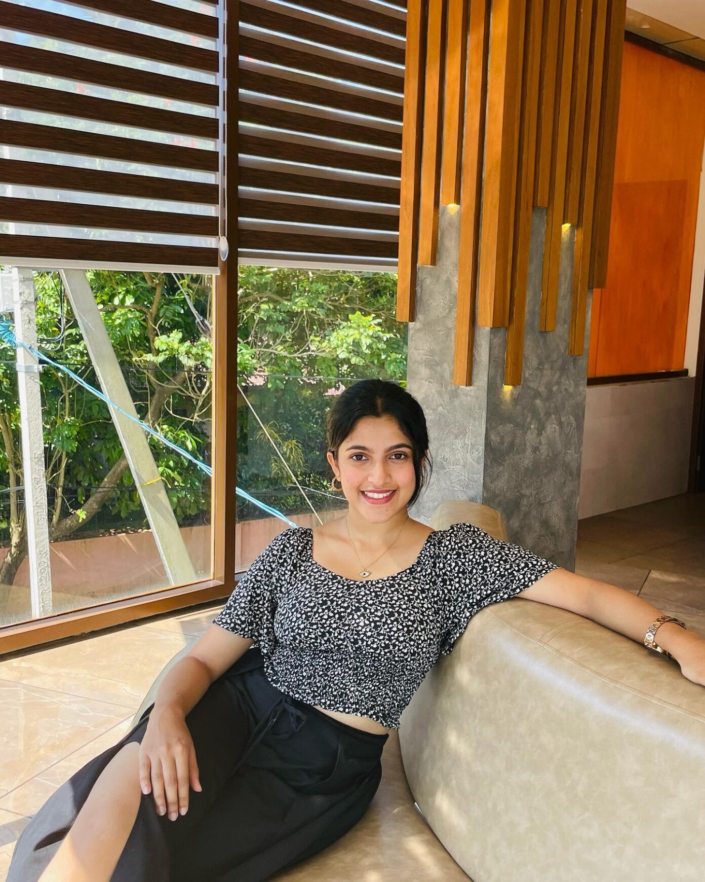 Meenakshi Dinesh Wiki, Biography, Age, Family, Movies
