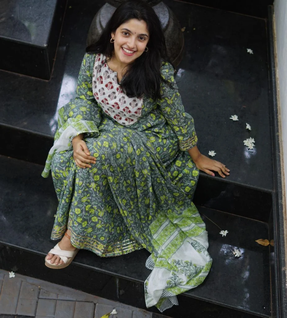 Meenakshi Dinesh Wiki, Biography, Age, Family, Movies