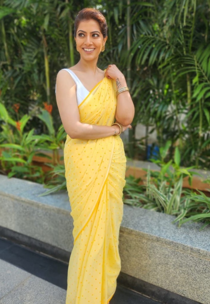 Varalaxmi Sarathkumar Wiki, Biography, Age, Family, Movies